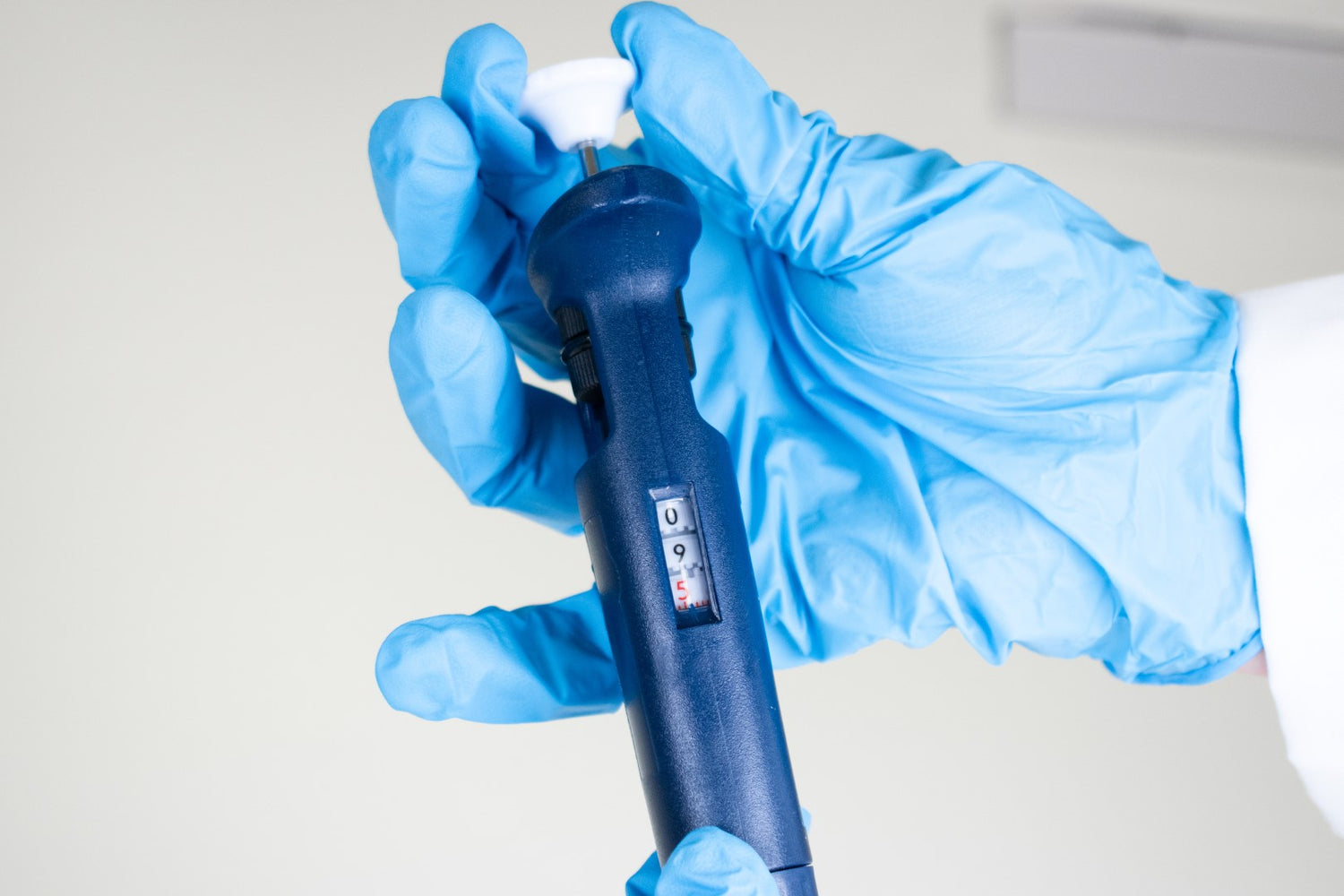 Variable Volume Micropipette Set | Ossila