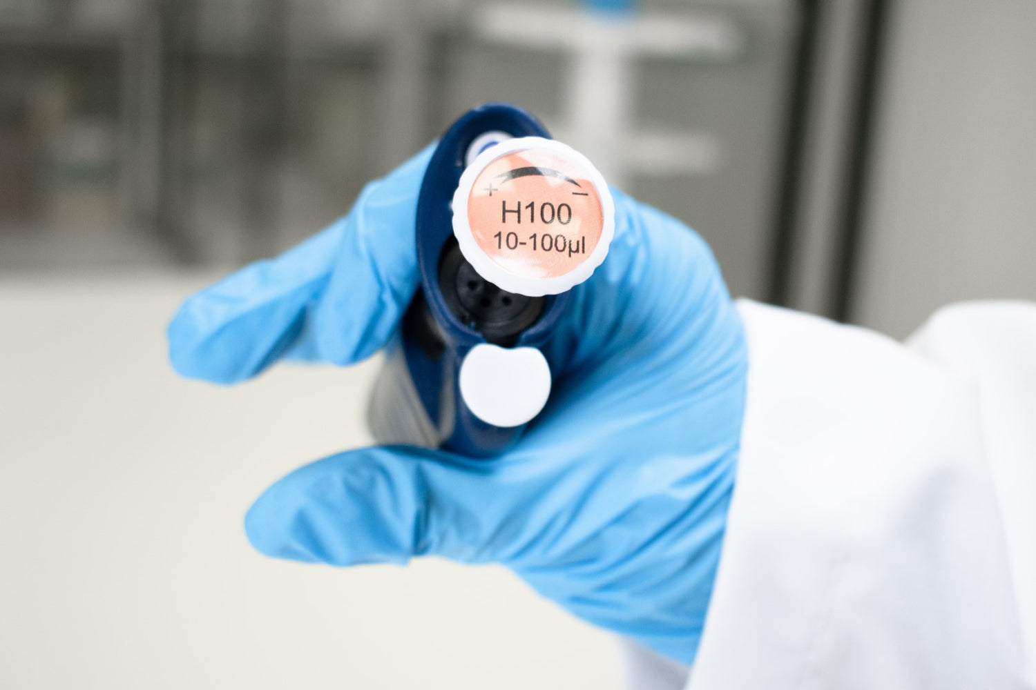 10–100 μl Variable Volume Micropipette | Ossila