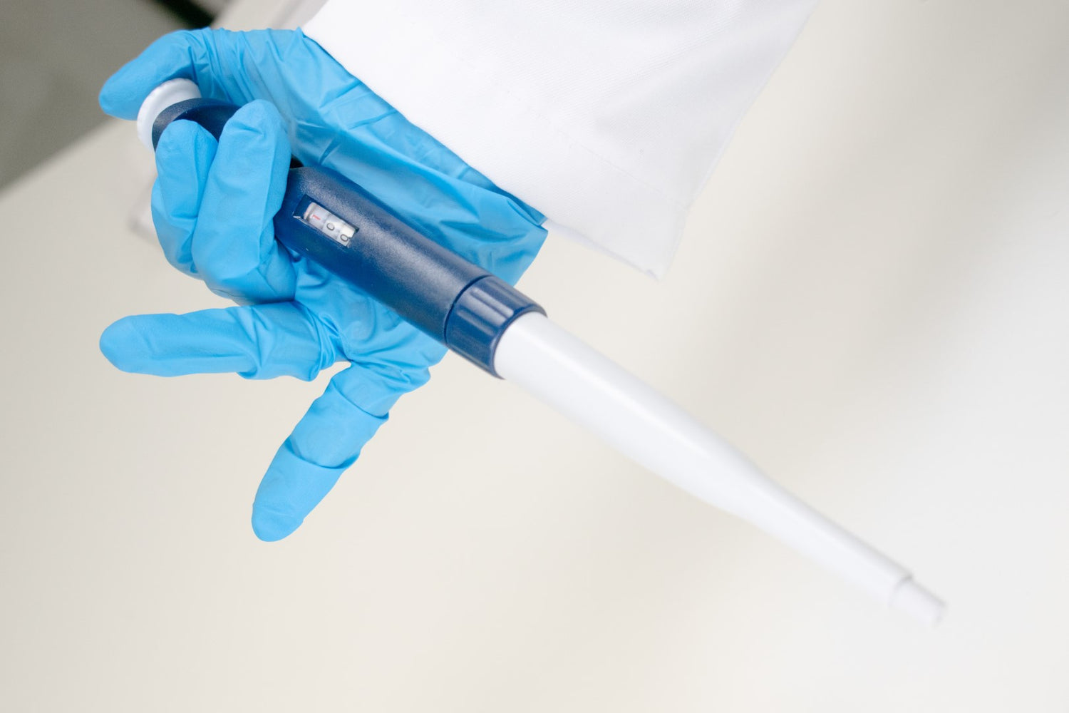 100–1000 μl Variable Volume Micropipette | Ossila