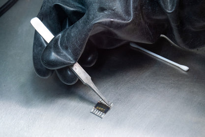 Solar Cell Encapsulation in a Glove Box | Ossila