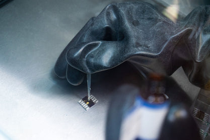 Solar Cell Encapsulation in a Glove Box | Ossila