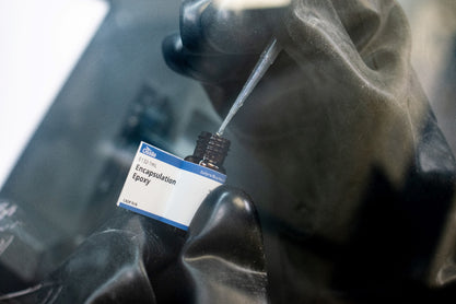 Solar Cell Encapsulation in a Glove Box | Ossila