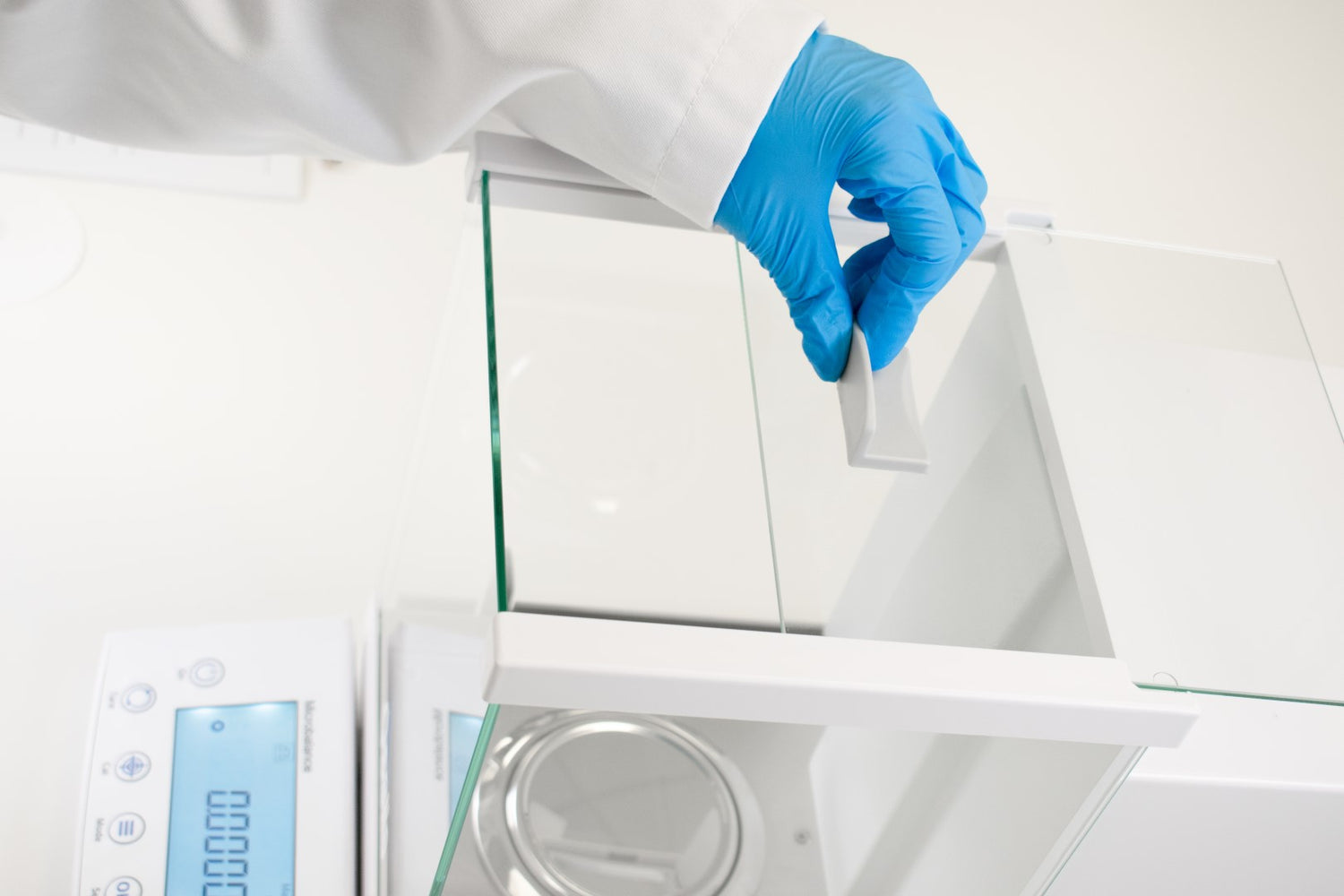 Microbalance | High Accuracy Lab Scales | Ossila