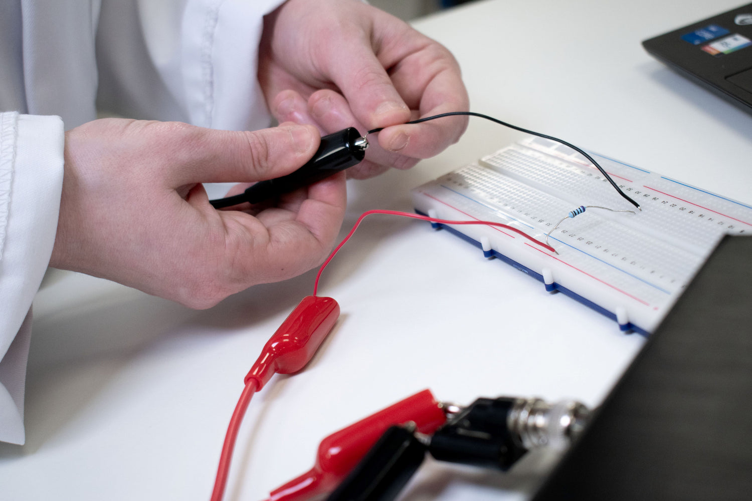 SMU Measurements | Quick Measurements & I-V Curves | Ossila