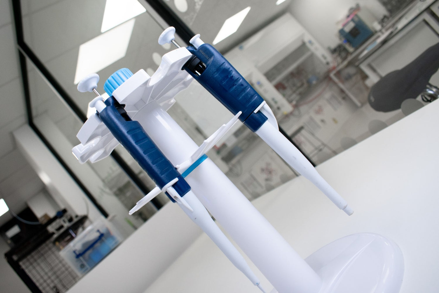 Pipette Stand | Carousel for Micropipette Storage | Ossila