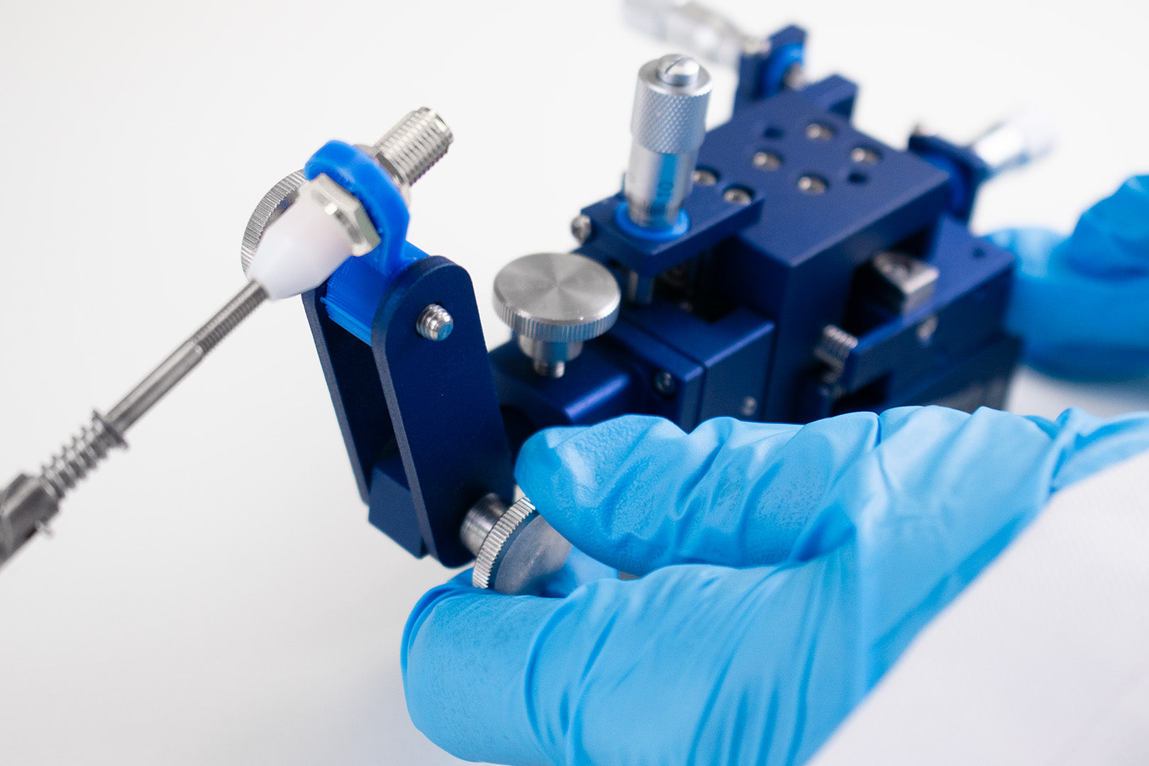 Micromanipulator | Precise Manual Micropositioner | Ossila